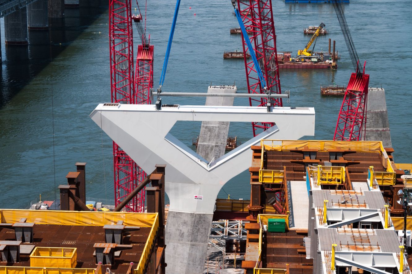 Le premier chevêtre du nouveau pont Champlain est installé - Samuel De ...