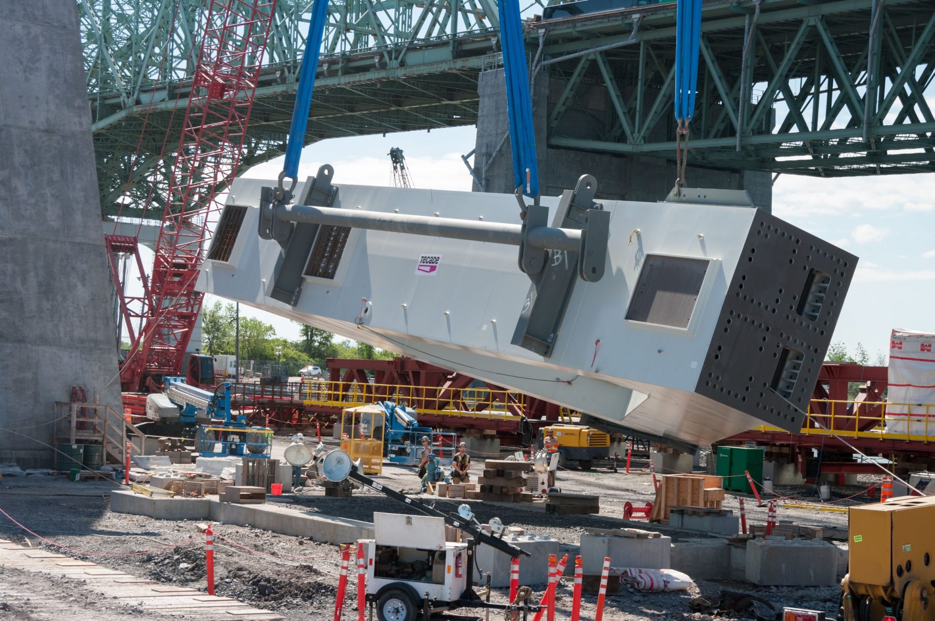 Le premier chevêtre du nouveau pont Champlain est installé - Samuel De ...