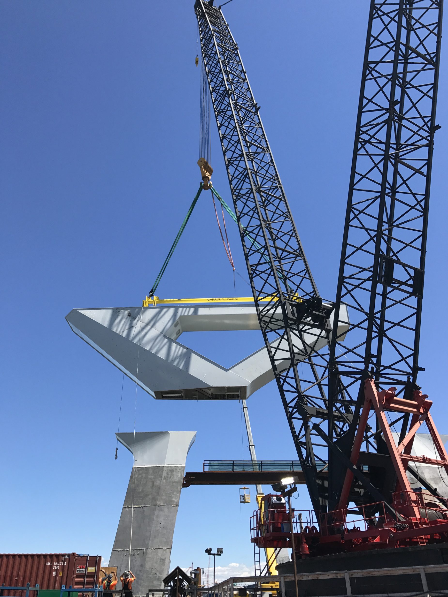 Le premier chevêtre en milieu marin de l’approche ouest est installé ...