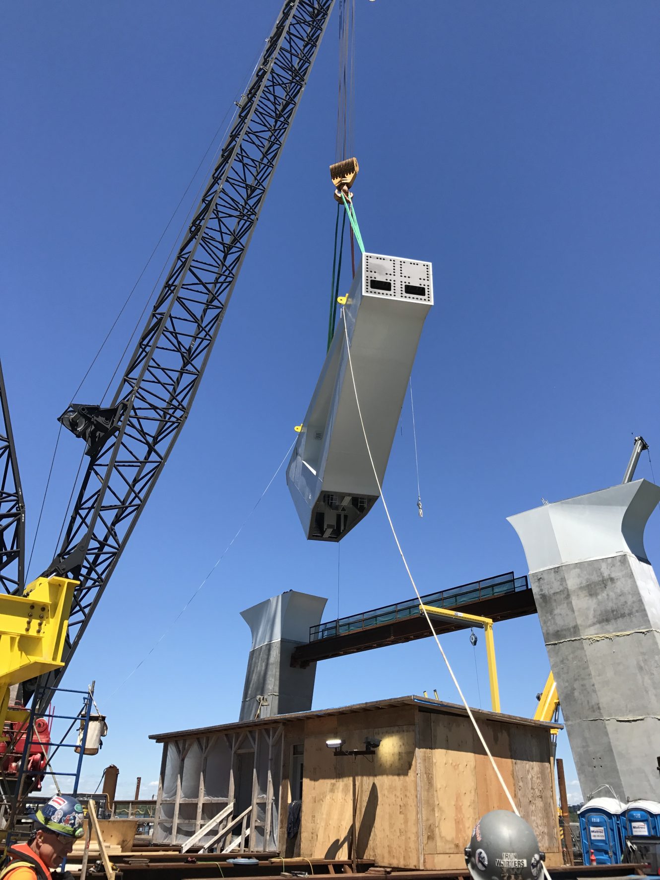 Le premier chevêtre en milieu marin de l’approche ouest est installé ...