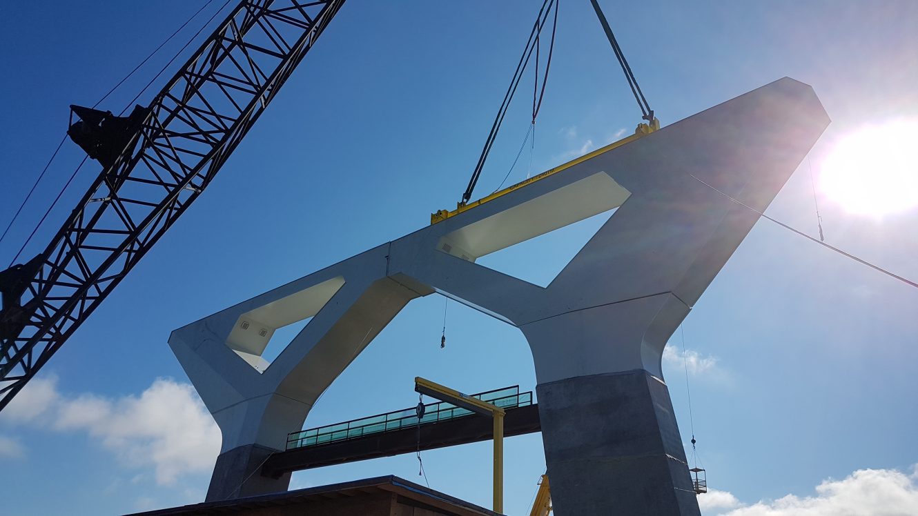 Le premier chevêtre en milieu marin de l’approche ouest est installé ...