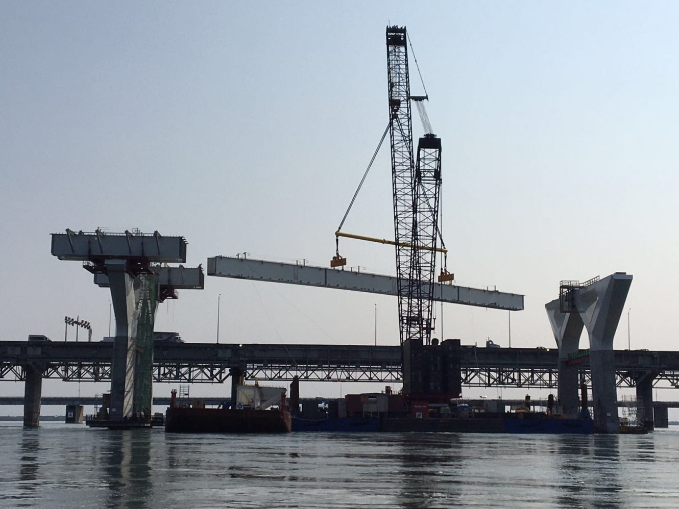 Les premières poutres-caisson sont maintenant installées en milieu ...